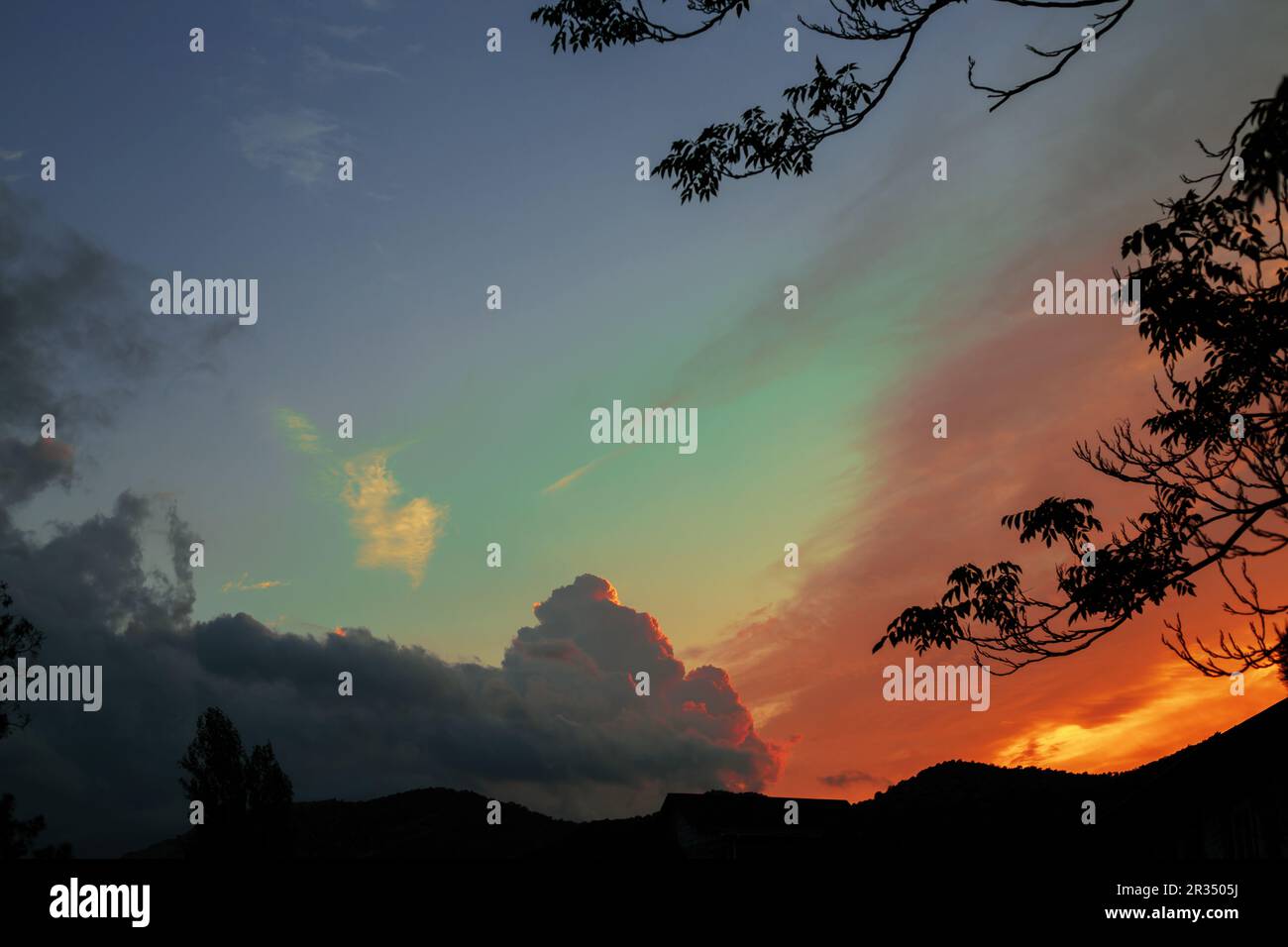 Real majestic sunrise sundown hi-res stock photography and images - Alamy