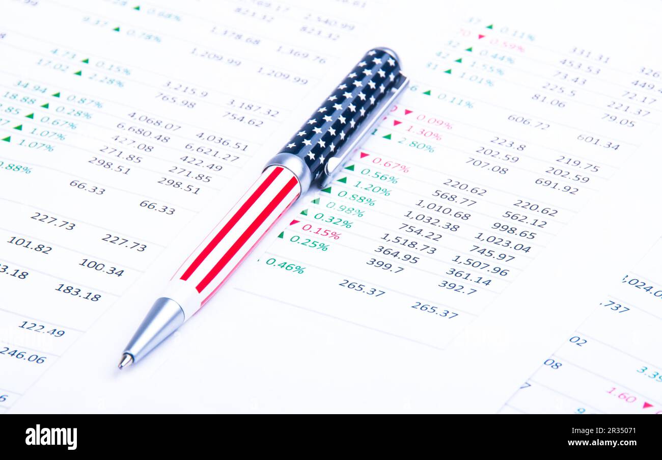 Analysing office hi-res stock photography and images - Alamy