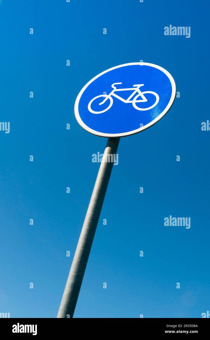 Round bicycle lane sign Stock Photo - Alamy