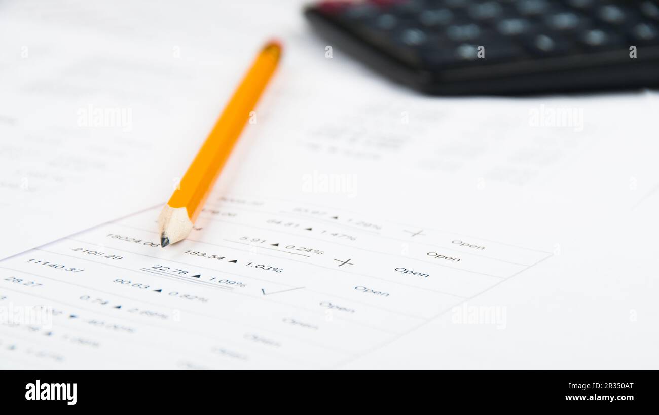 Analysing information hi-res stock photography and images - Alamy