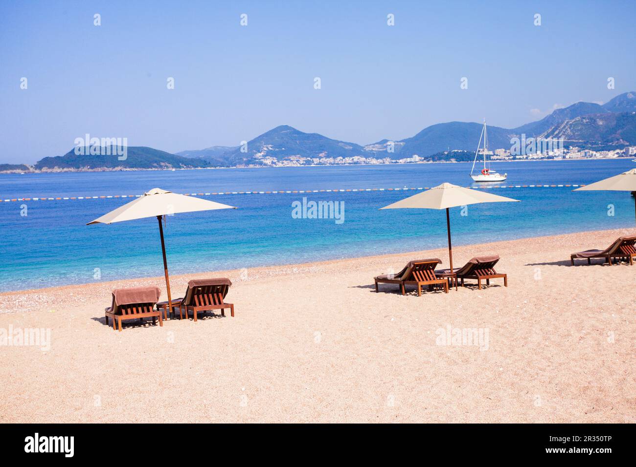 Summer seascape luxury lagoon beach hi-res stock photography and images ...
