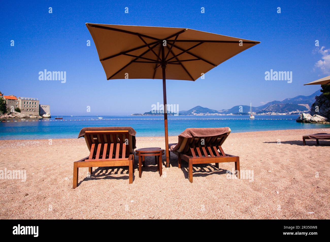 Summer seascape luxury lagoon beach hi-res stock photography and images ...