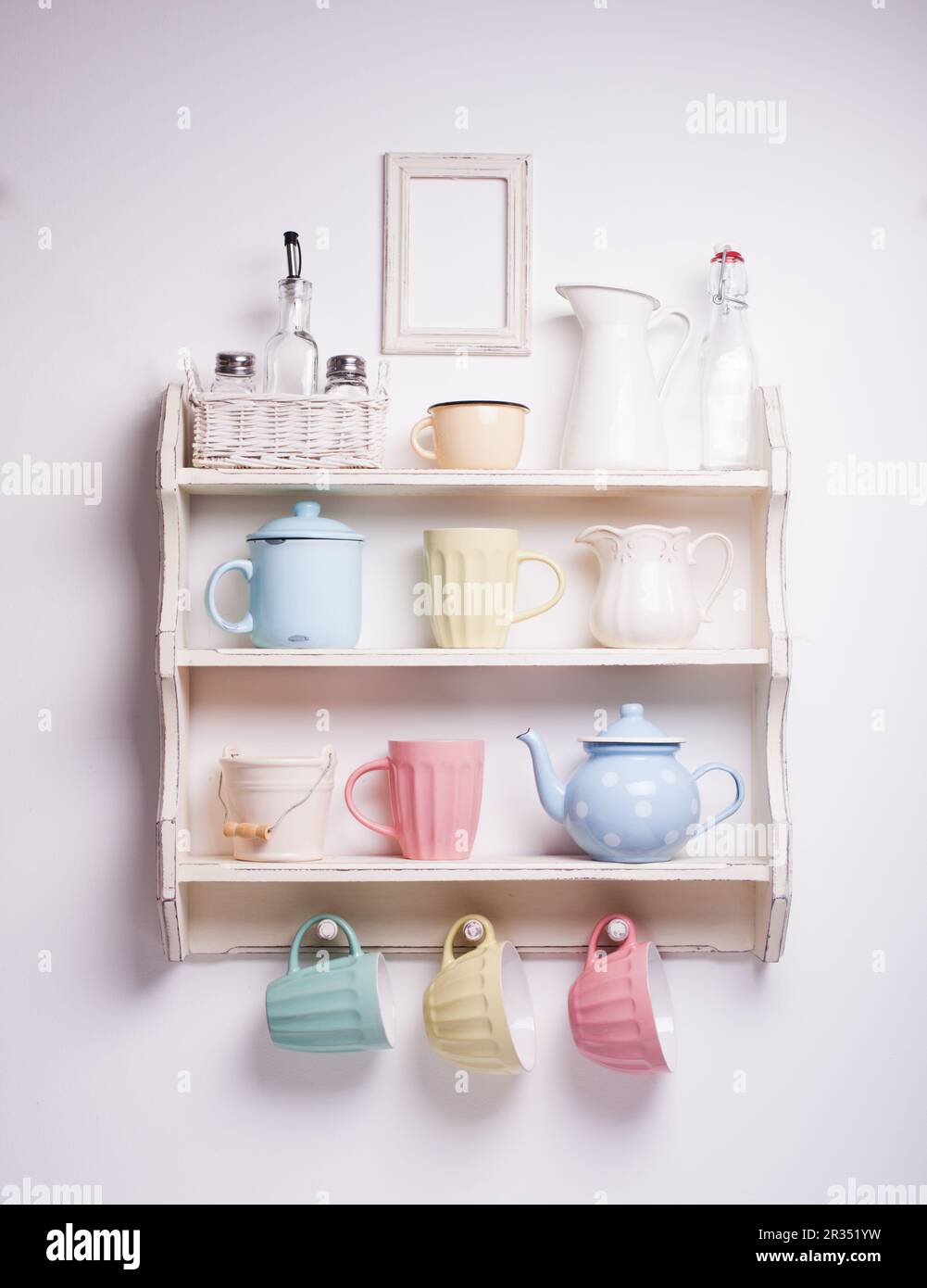 Glass shelf frame hi-res stock photography and images - Alamy