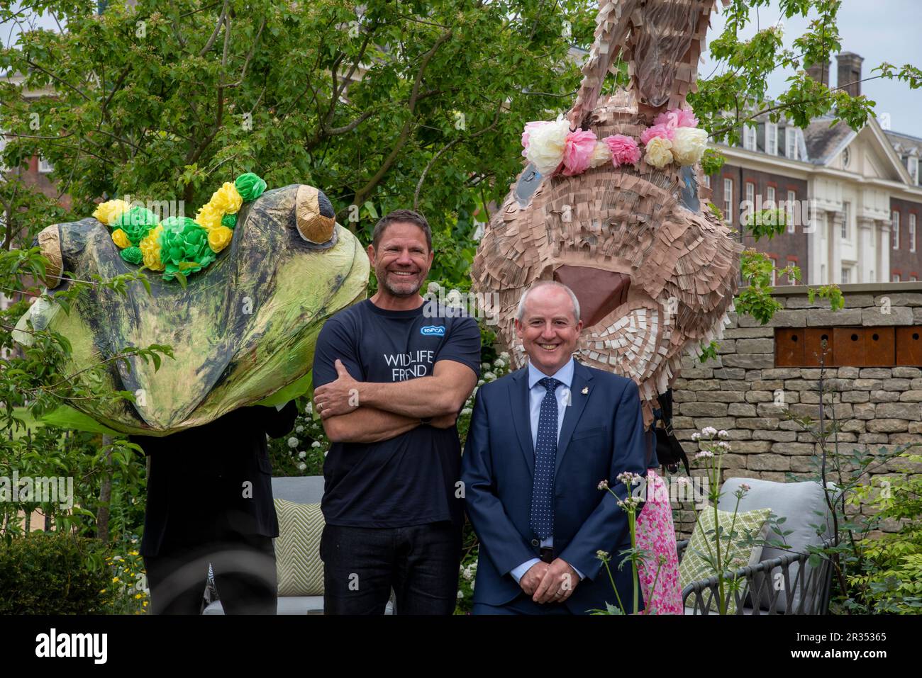 RHS Chelsea Flower Show 2023, Steve Backshall with designer Martyn ...