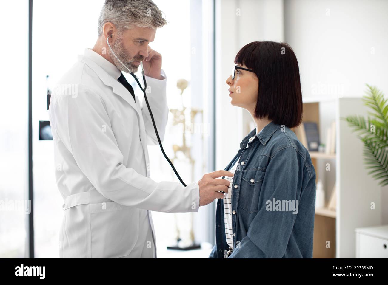 Therapist checking woman lungs stethoscope hi-res stock photography and ...