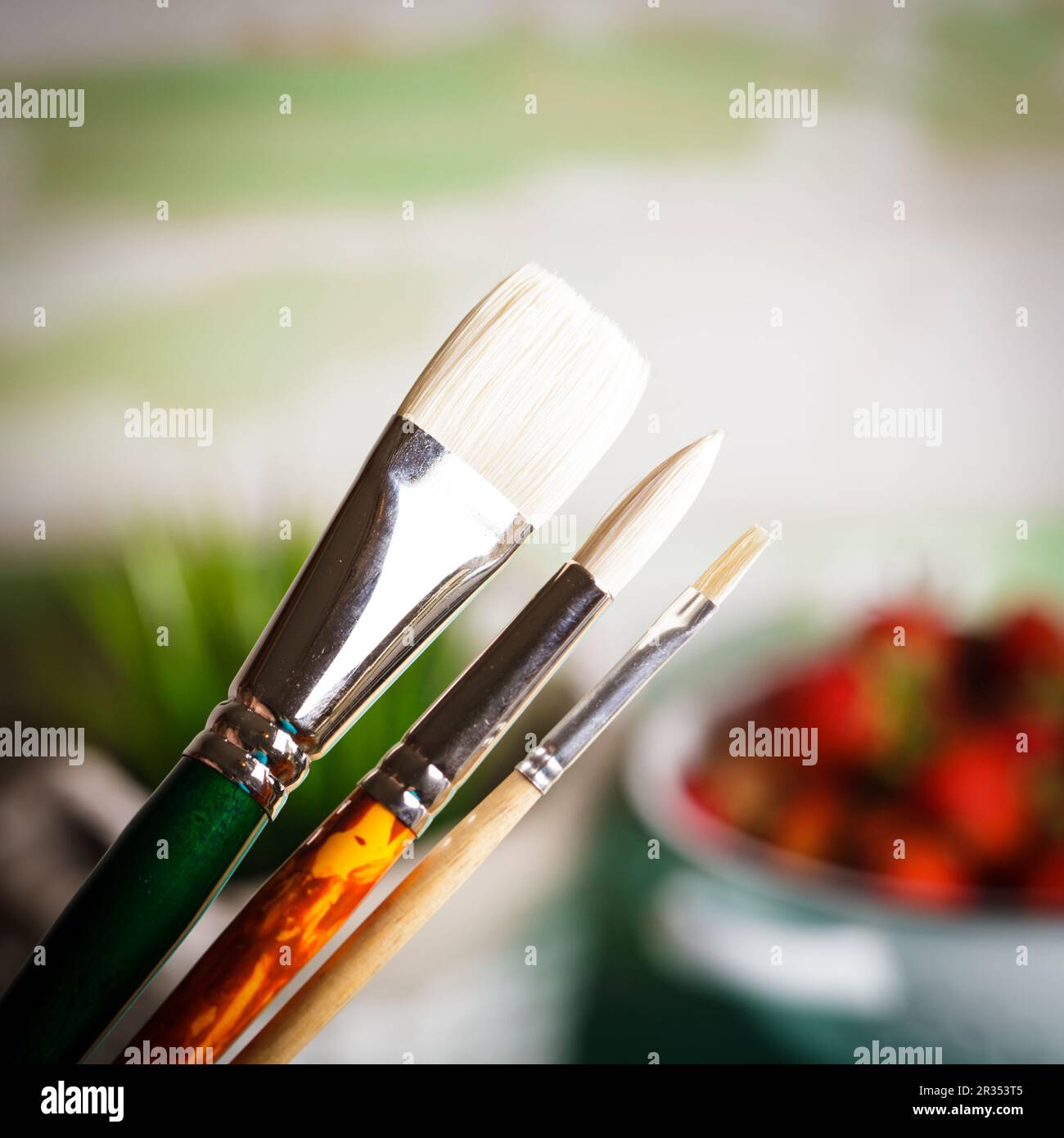 Various artist brushes hi-res stock photography and images - Alamy