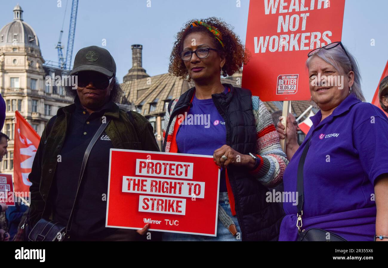 Protect the right to strike rally hi-res stock photography and images ...
