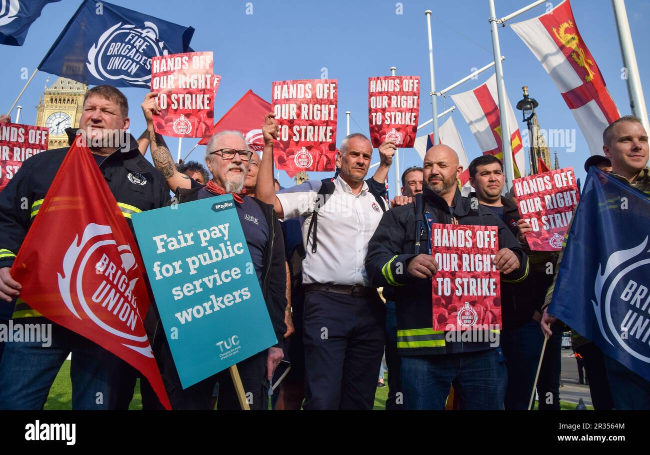 Uk fire service logo hi-res stock photography and images - Alamy