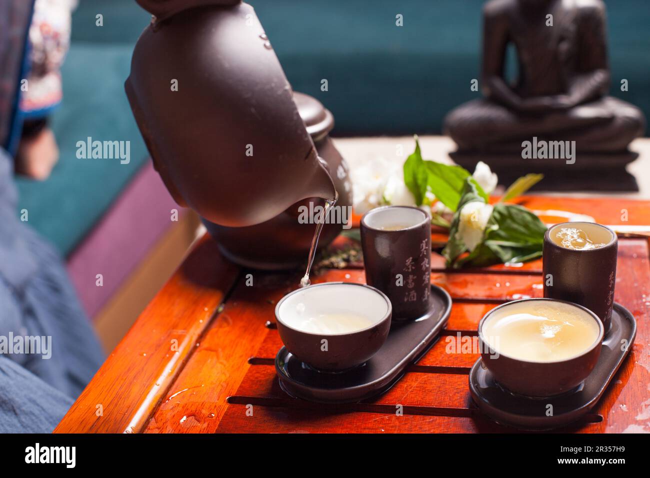 Chinese tea ceremony Stock Photo - Alamy