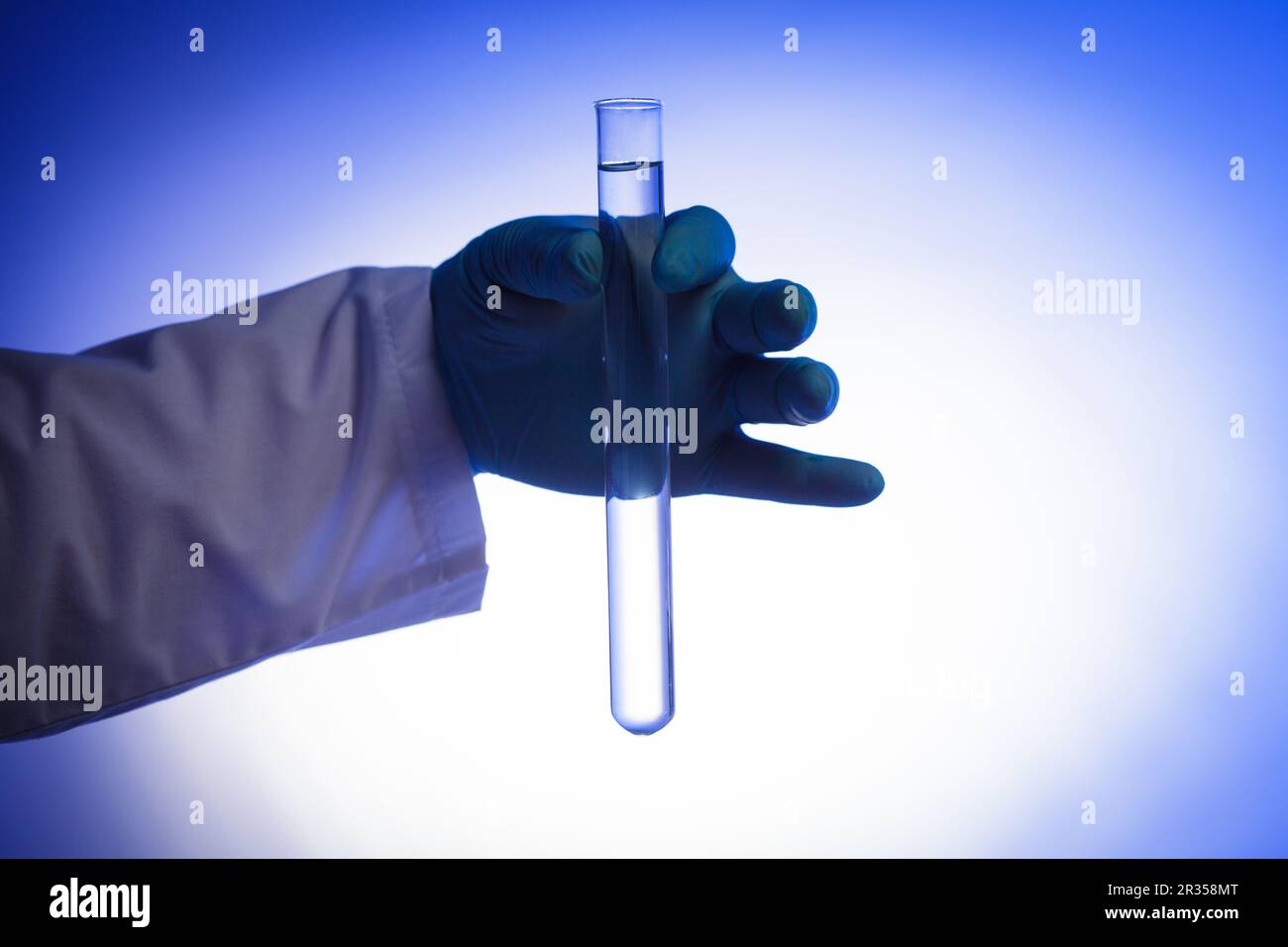 Hand tube test flask hi-res stock photography and images - Alamy