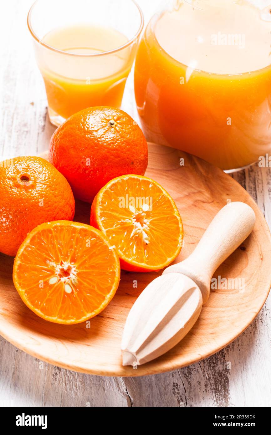 squeeze organic sweet orange juice in to a pot Stock Photo - Alamy