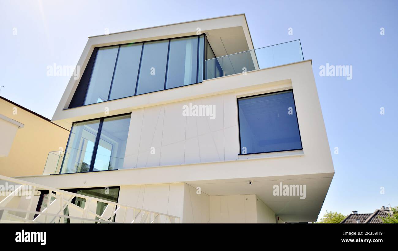 Luxury Homes Exterior Window 9,034 Luxury Home Exterior Dusk Stock