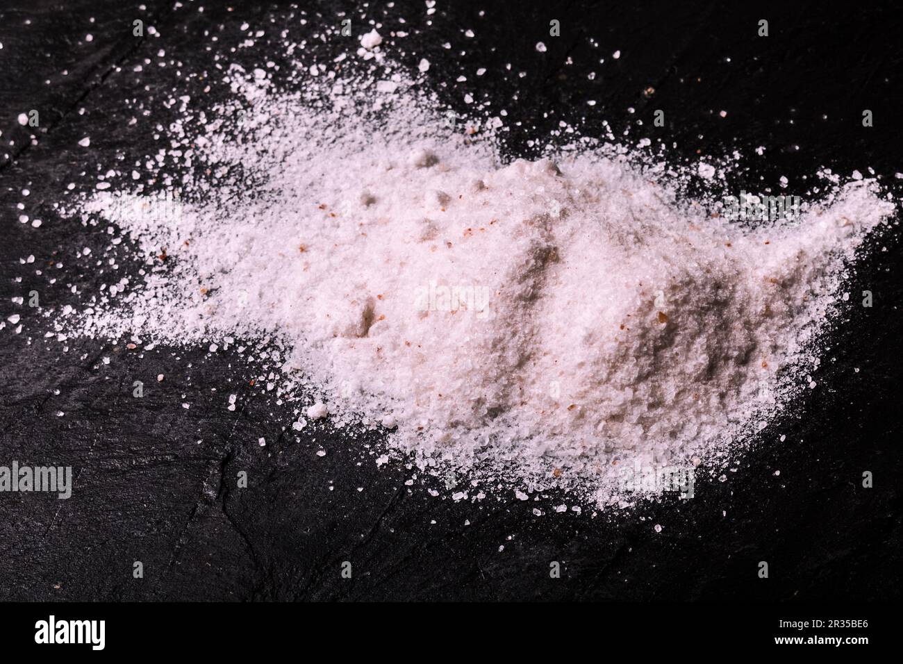 Pile coarse himalayan rock salt hi-res stock photography and images - Alamy