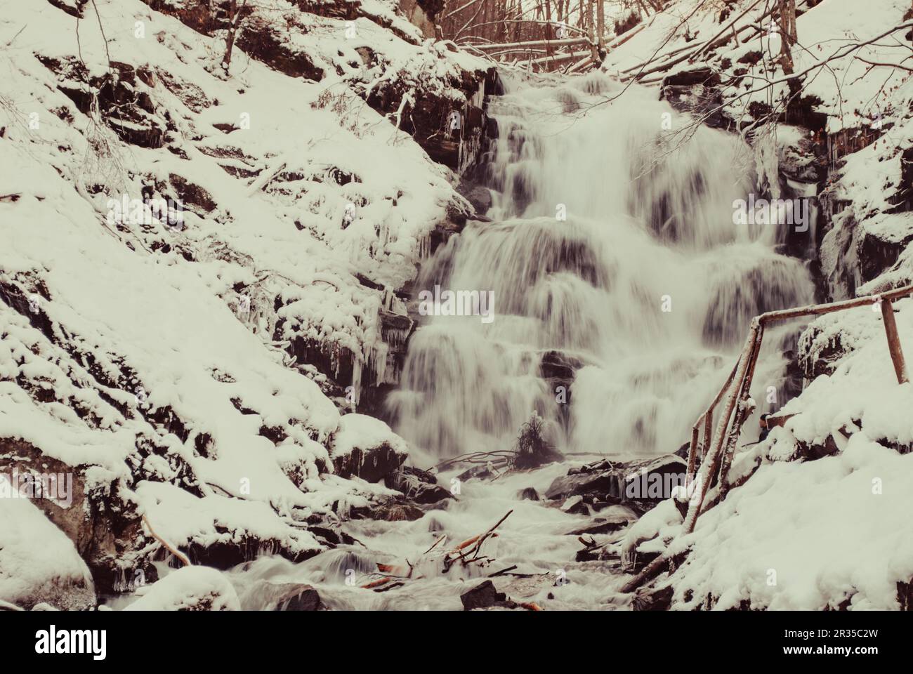 Beautiful waterfall river fresh water hi-res stock photography and ...