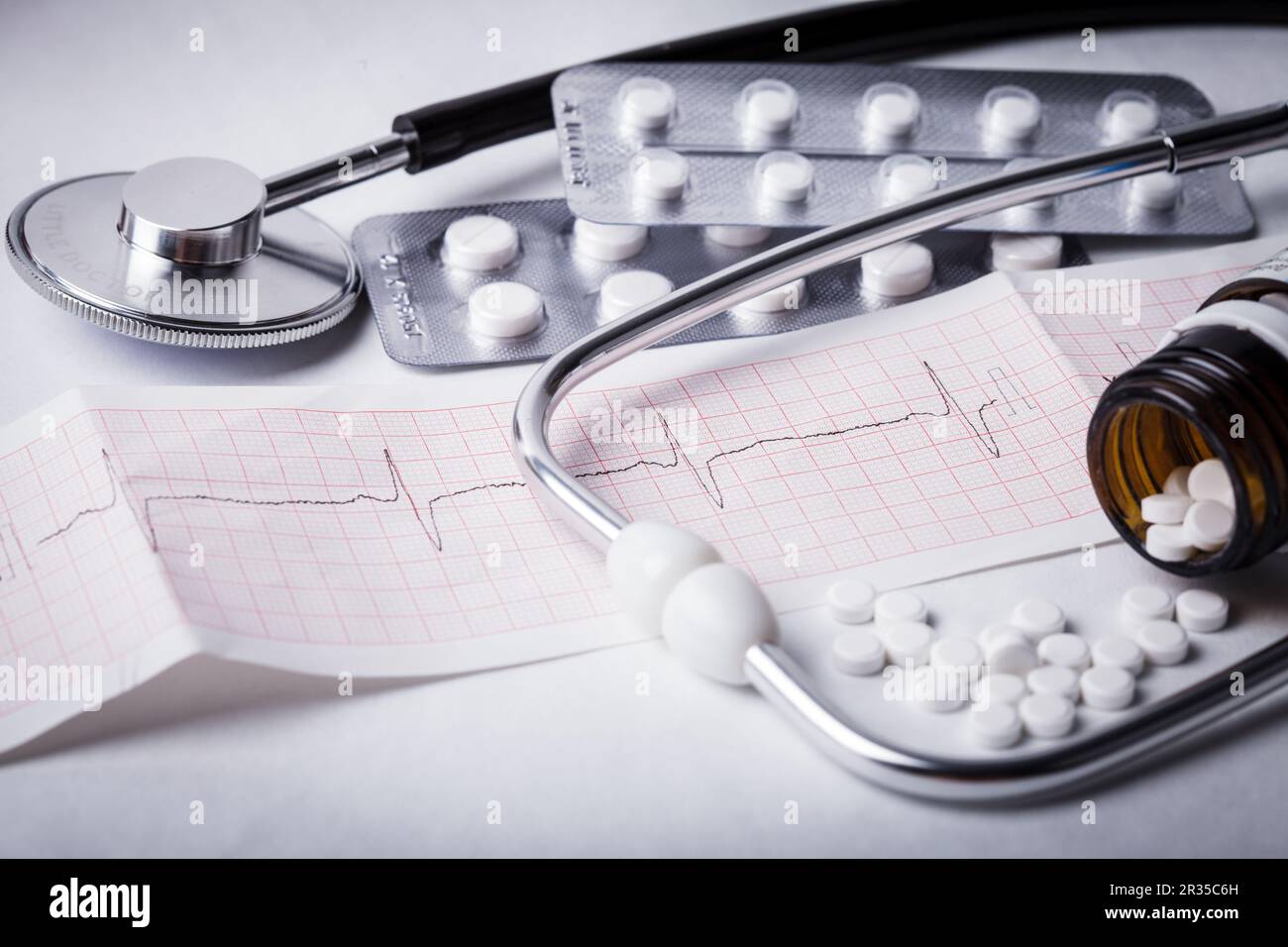 Nitroglycerin tablets hi-res stock photography and images - Alamy