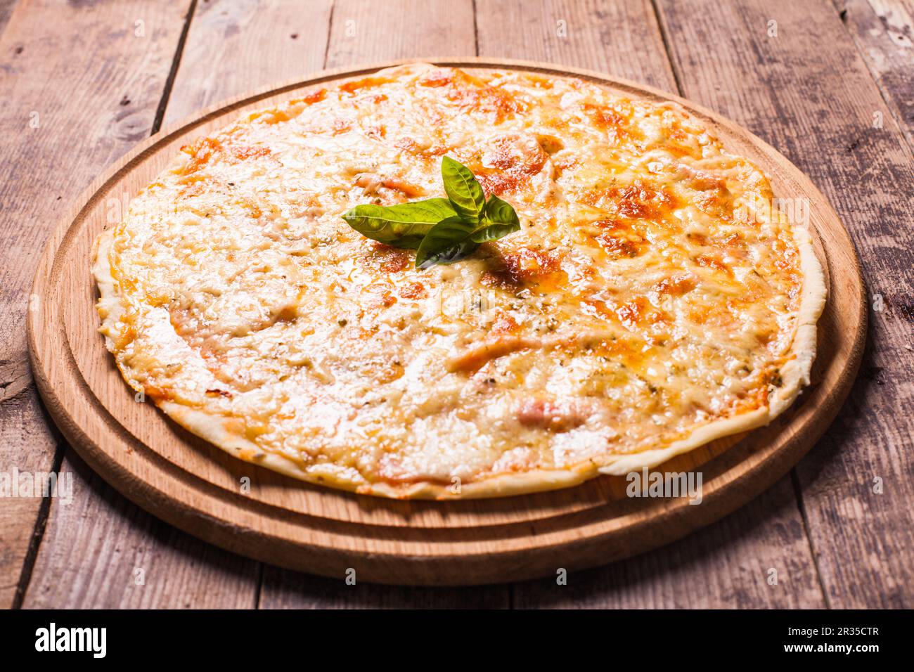 Classic italian pizza margarita hi-res stock photography and images - Alamy