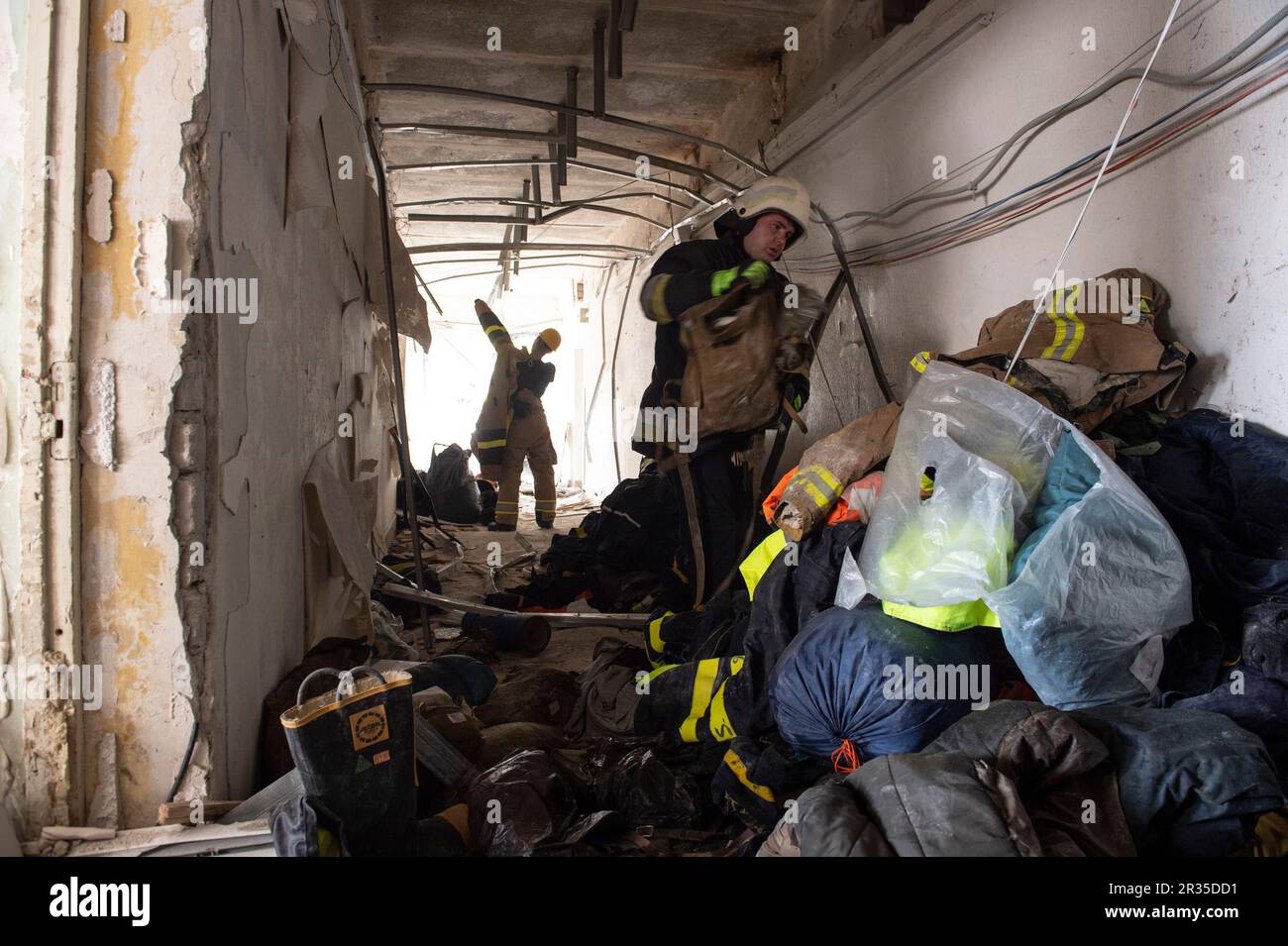 Dnipro, Ukraine. 31st Dec, 2013. Emergency personnel sort through ...