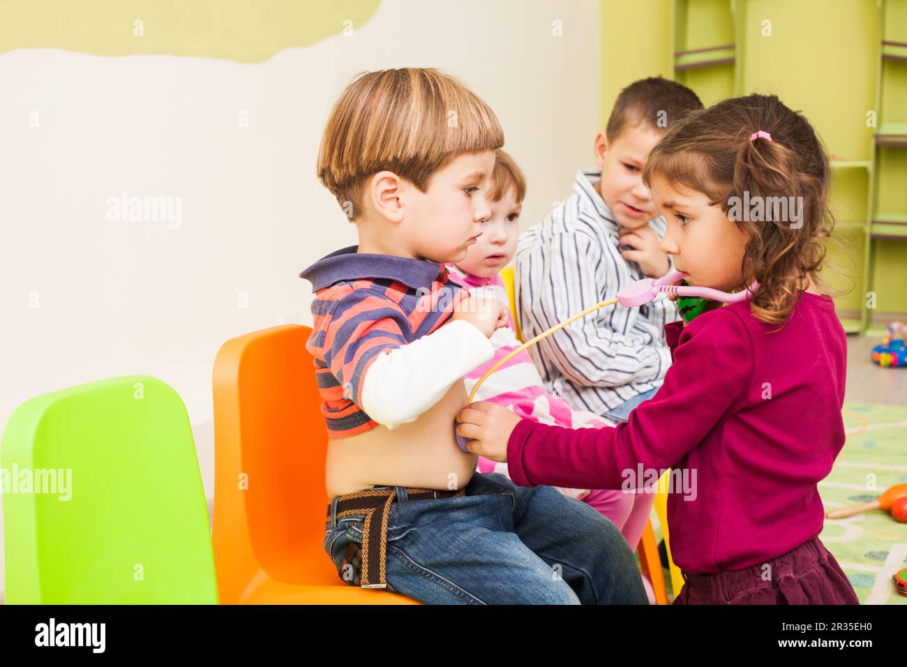 Boy girl playing doctor hi-res stock photography and images - Alamy