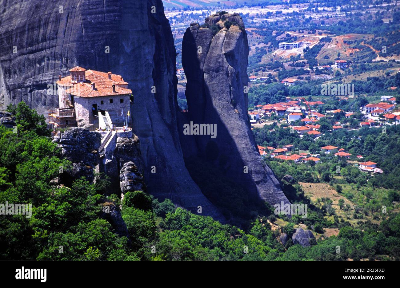 Monasterio ortodoxo de Hagia Varvara Rousanou(sXIV). Castracio.Meteora ...