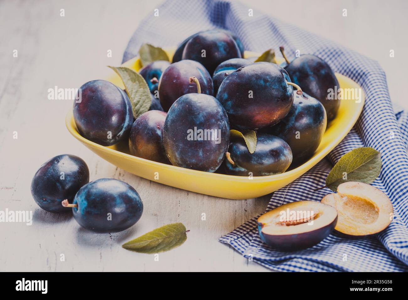 Fleshy fruits hi-res stock photography and images - Alamy