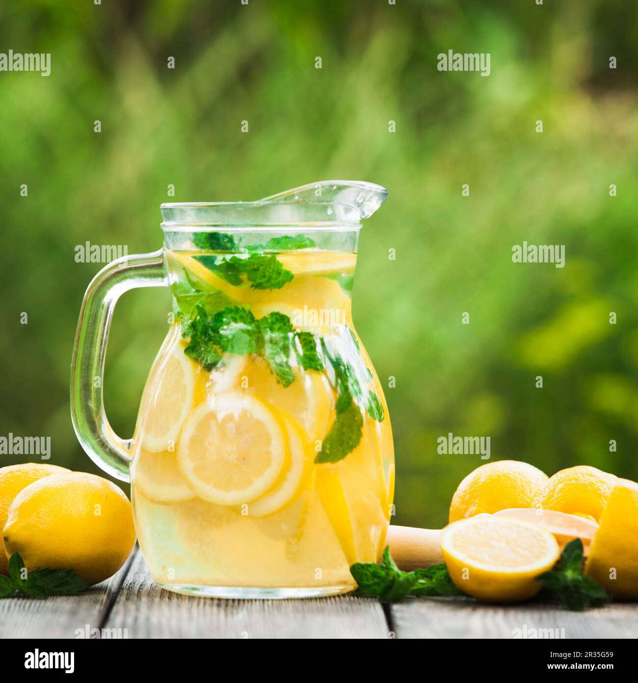 Pitcher cool lemonade glass hi-res stock photography and images - Alamy