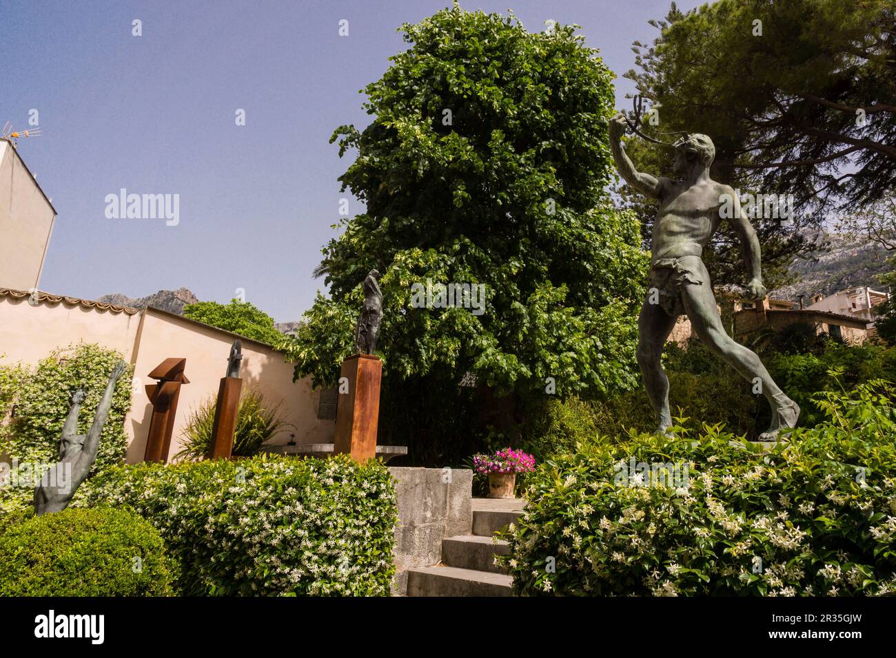 Planta de escultura de bronce hi-res stock photography and images - Alamy