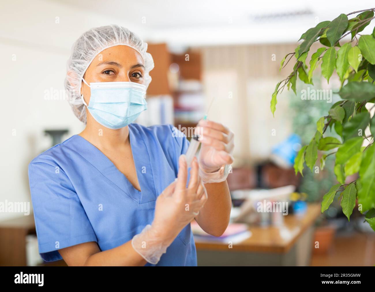 Female nurse in mask prepared a syringe for injection Stock Photo - Alamy