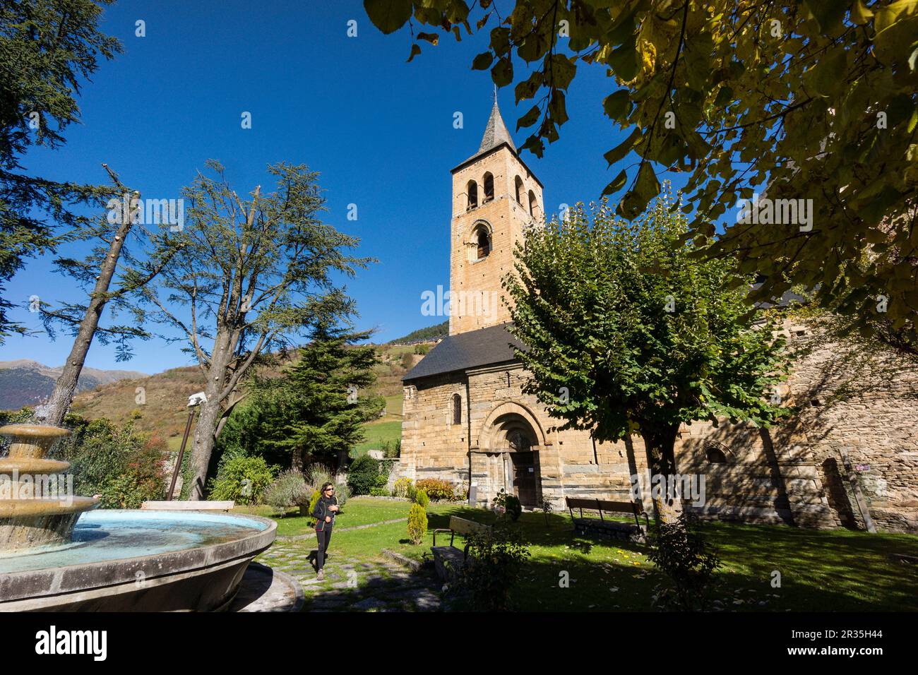 campanario de construcción gótica, alrededore del siglo XIV, iglesia ...