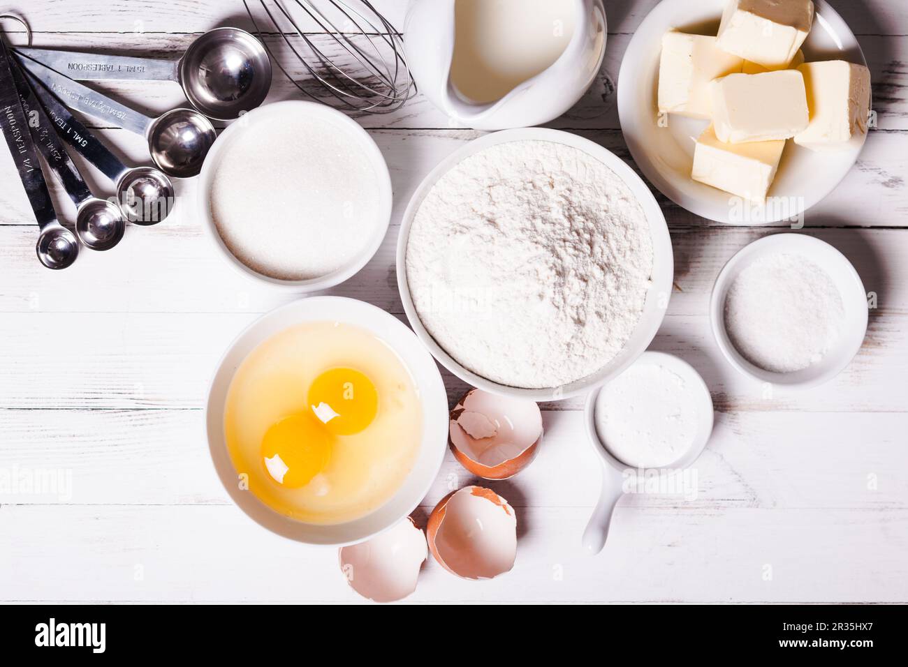 Liquid ingredients for baking hi-res stock photography and images - Alamy