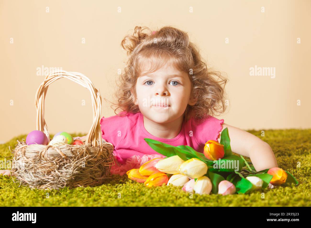 Girl easter hi-res stock photography and images - Alamy