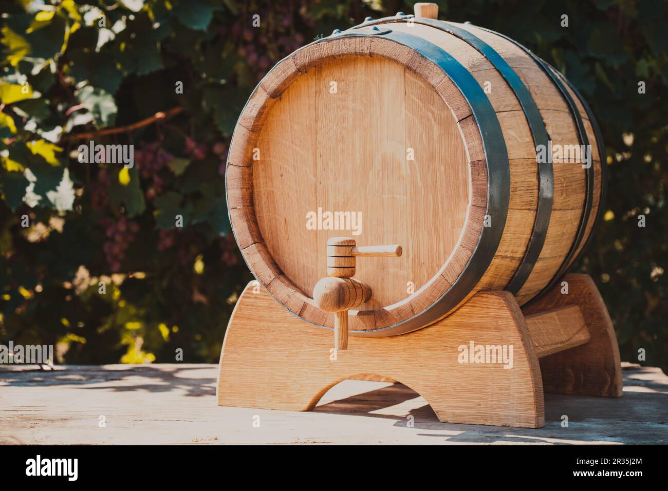 The wooden barrel Stock Photo - Alamy