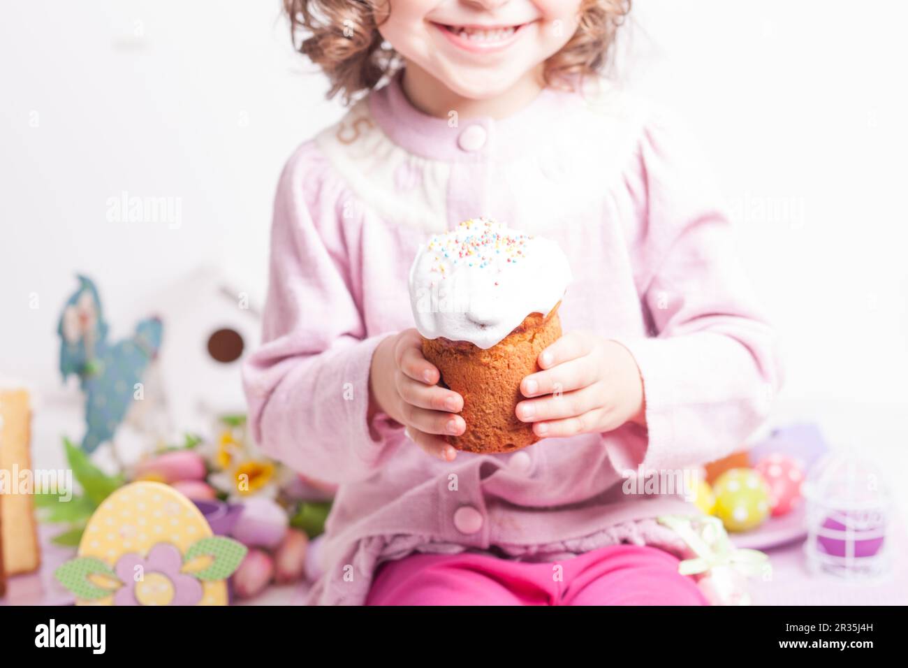 Kid eating cake hi-res stock photography and images - Alamy