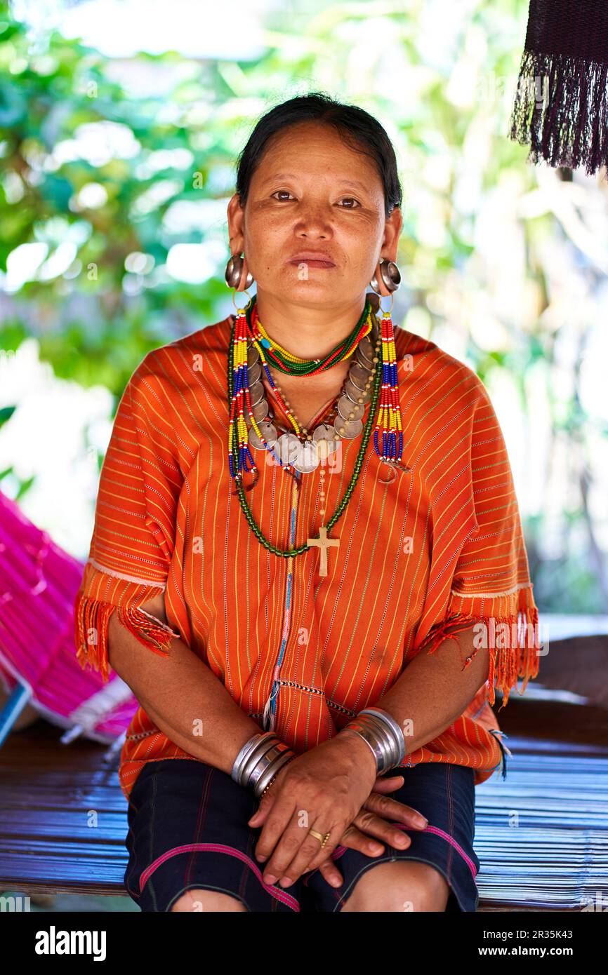 Woman from the Long Neck tribe, wearing traditional brass rings on her ...