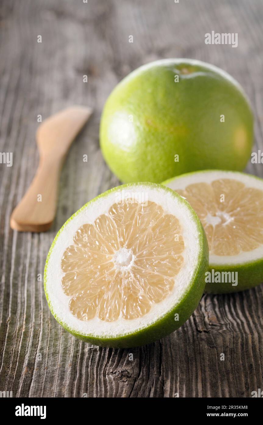 An arrangement of grapefruit Stock Photo - Alamy