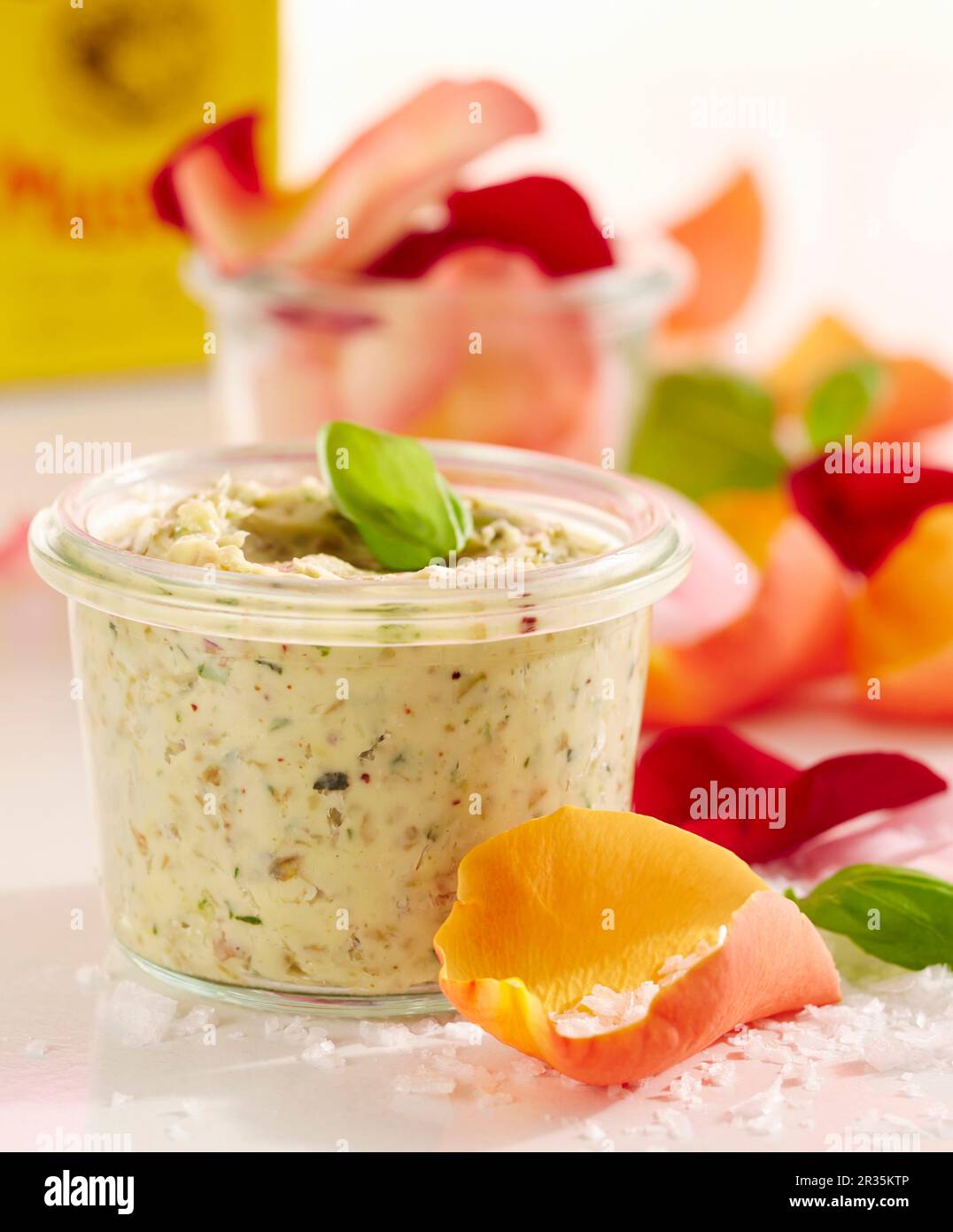 Rose petal dish hi-res stock photography and images - Alamy