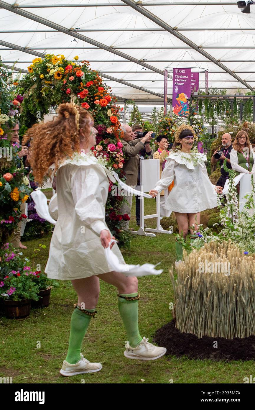 Chelsea, London, UK. 22nd May, 2023. An all women morris side, boss ...