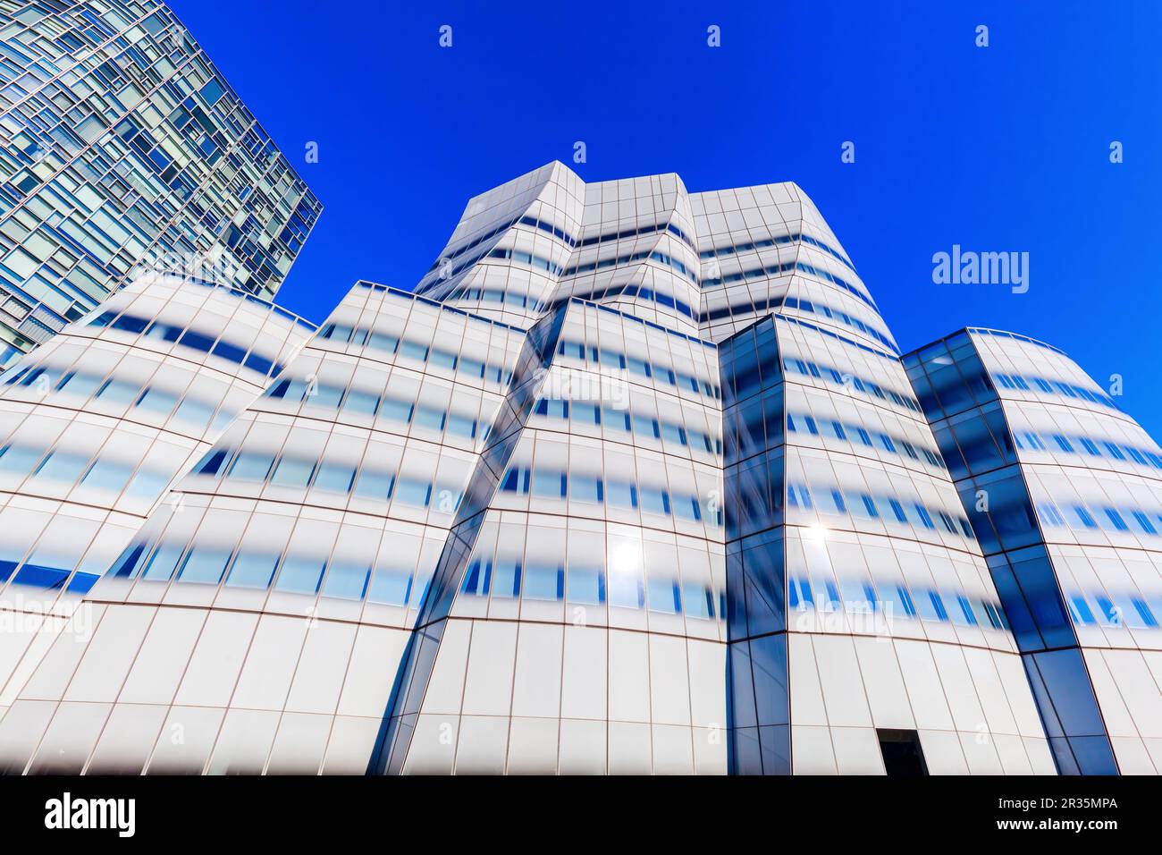IAC building in Chelsea, Manhattan, NYC, architect Frank Gehry Stock ...