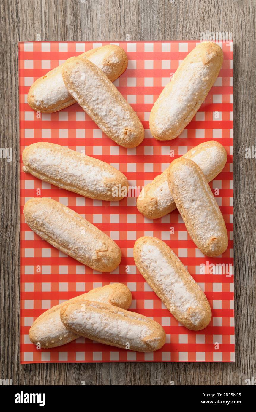 Sponge fingers hi-res stock photography and images - Alamy