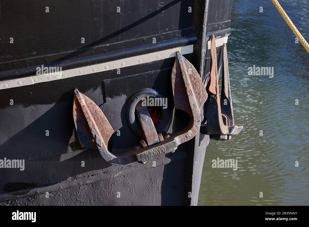 Anchor on a ship Stock Photo - Alamy