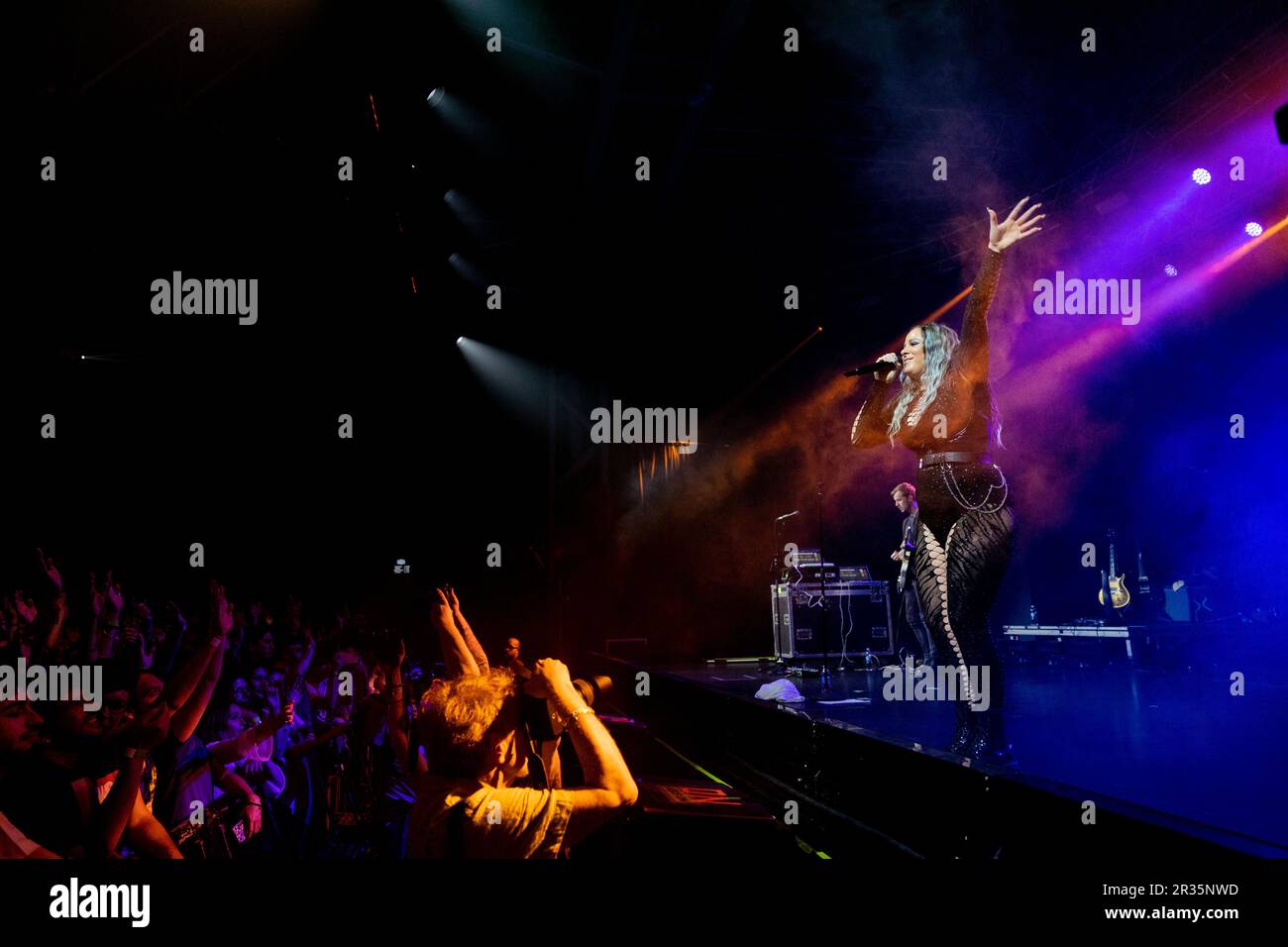 Ava max play hi-res stock photography and images - Alamy