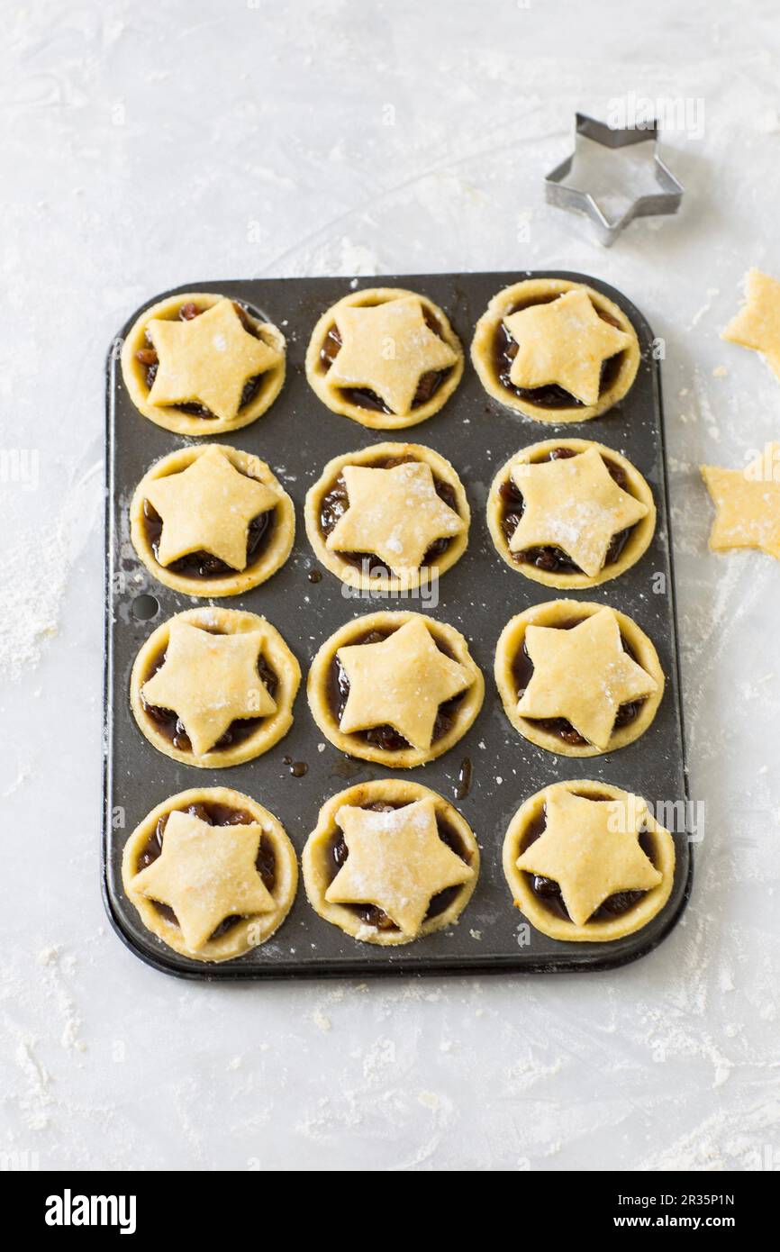 Cooking instructions for mince pies hi-res stock photography and images ...