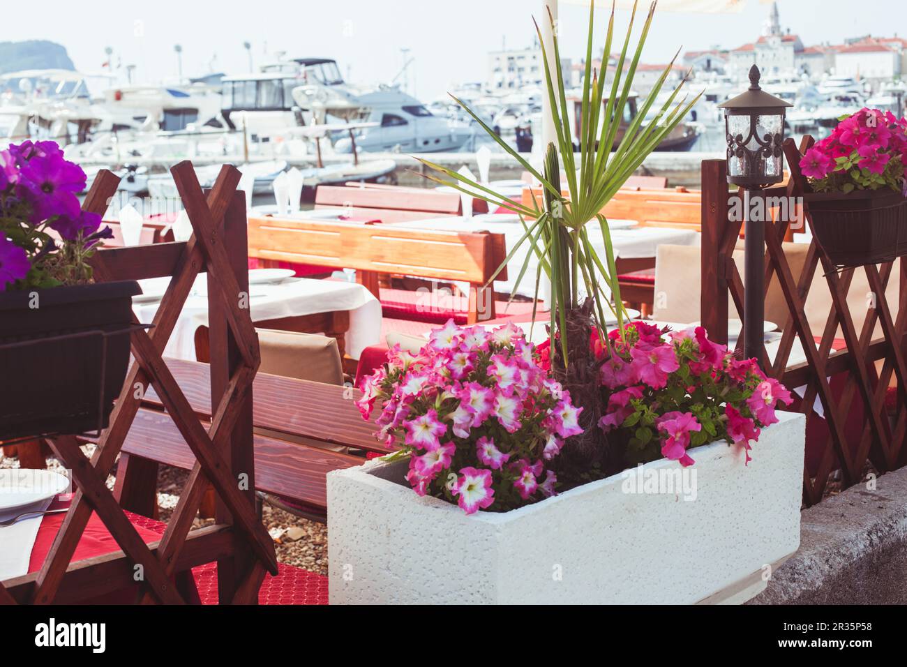 Classic table setting Stock Photo - Alamy