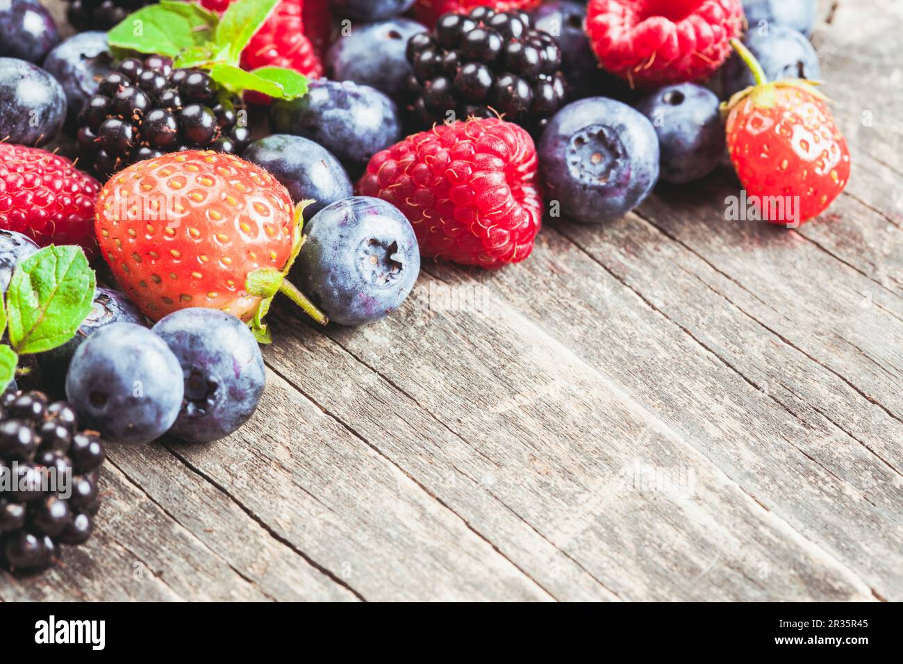 Ripe berries mint close hi-res stock photography and images - Alamy