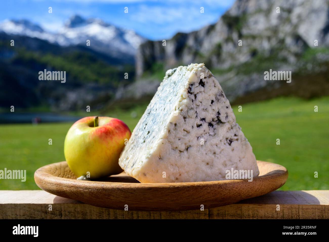 Picos da europa hi-res stock photography and images - Alamy