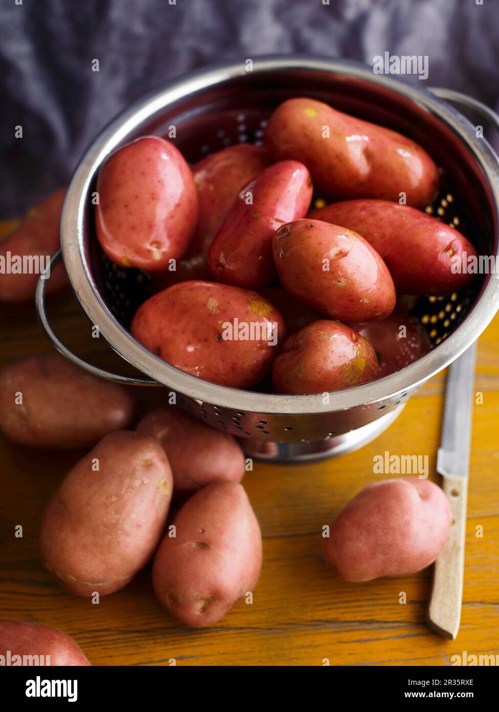 Photograph of colander hi-res stock photography and images - Alamy