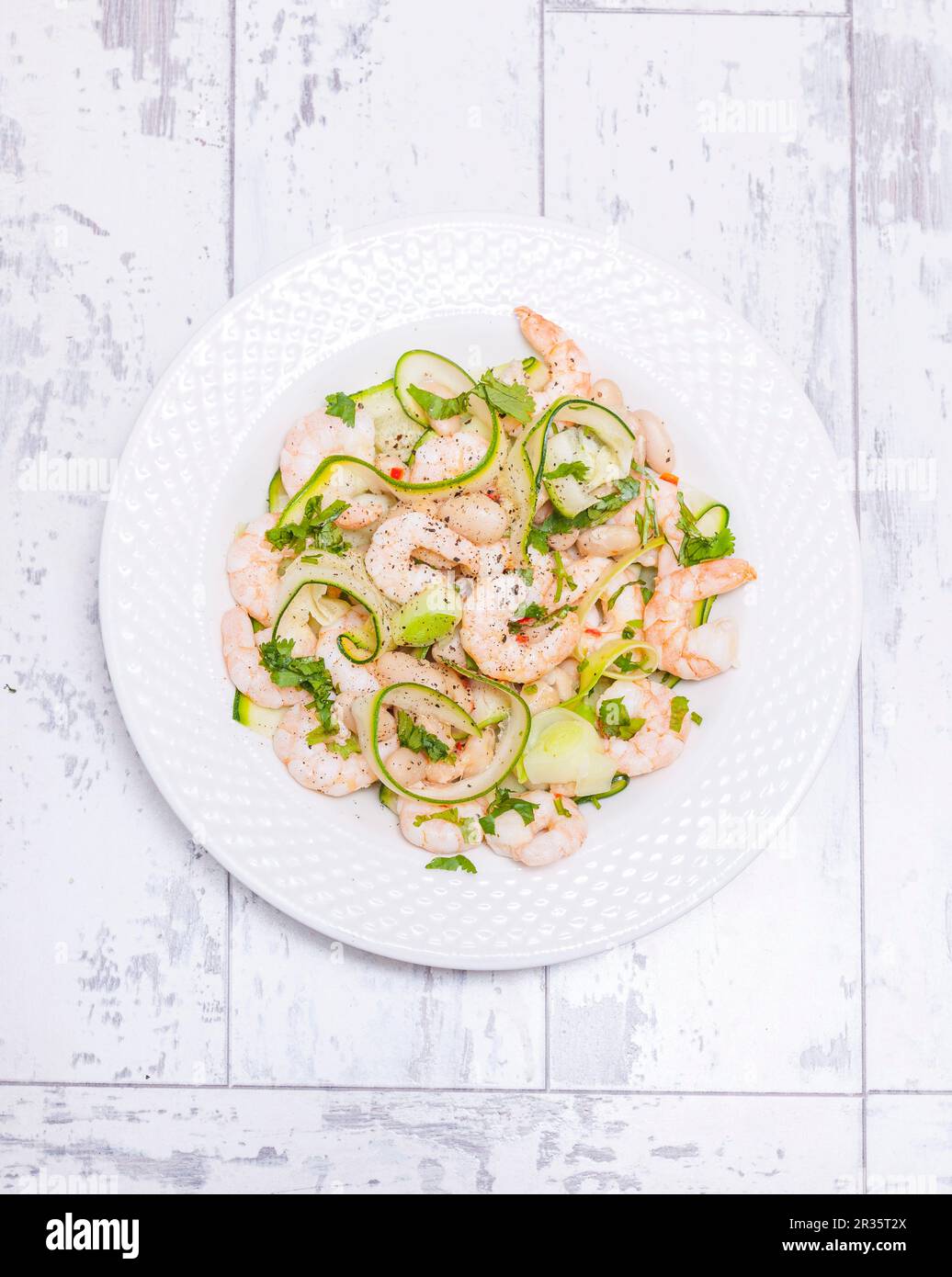 Prawns with courgettes strips Stock Photo - Alamy