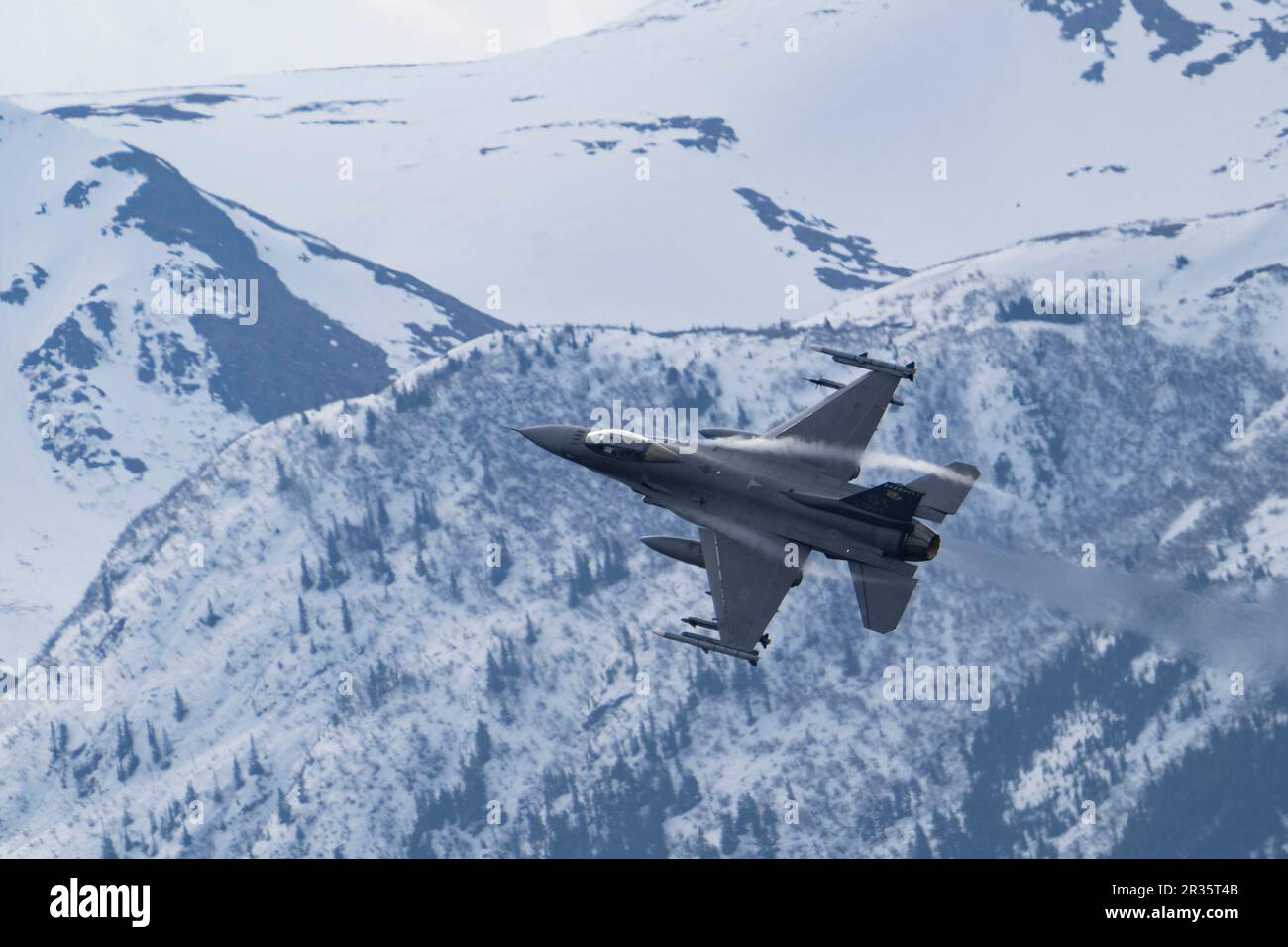 A U.S. Air Force F-16 Fighting Falcon assigned to the 85th Test and ...