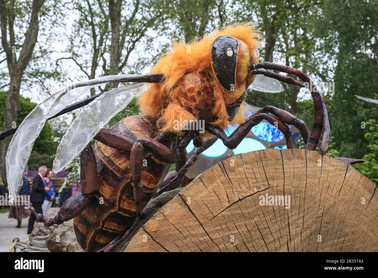 Larger than life puppets hi-res stock photography and images - Alamy