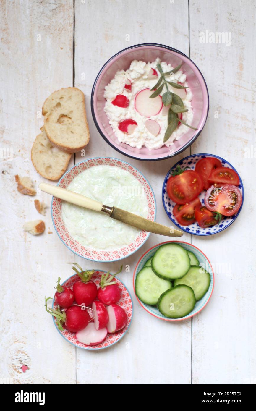 Quark and cream cheese spread with vegetables and bread Stock Photo - Alamy