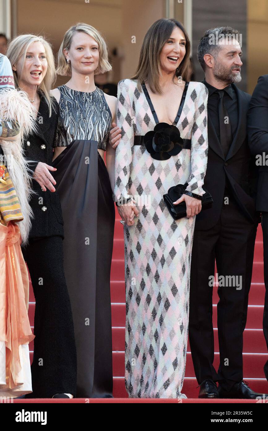 Cannes, France. 23rd May, 2023. Mia Wasikowska and Elsa Zylberstein attend the Club Zero red ...